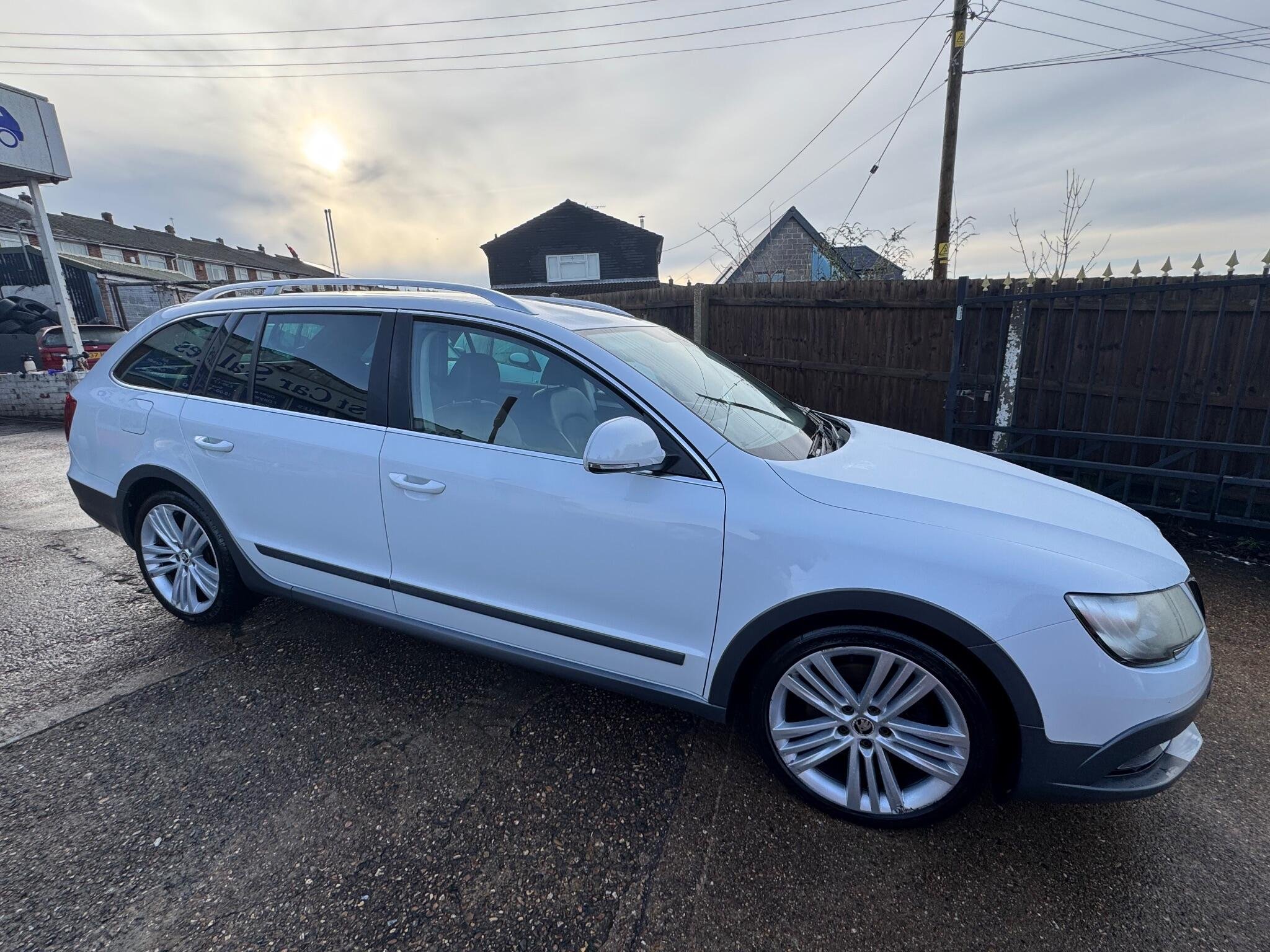 Used 2014 Skoda Superb 2.0 TDI Tour de France 4WD Euro 5 5dr for sale ...